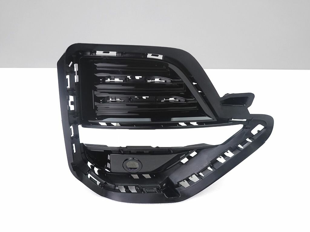 Решетка в бампер правая для Chery Tiggo 8 Pro 2021+ Накладка, рамка ПТФ Чери Тигго 8 Про