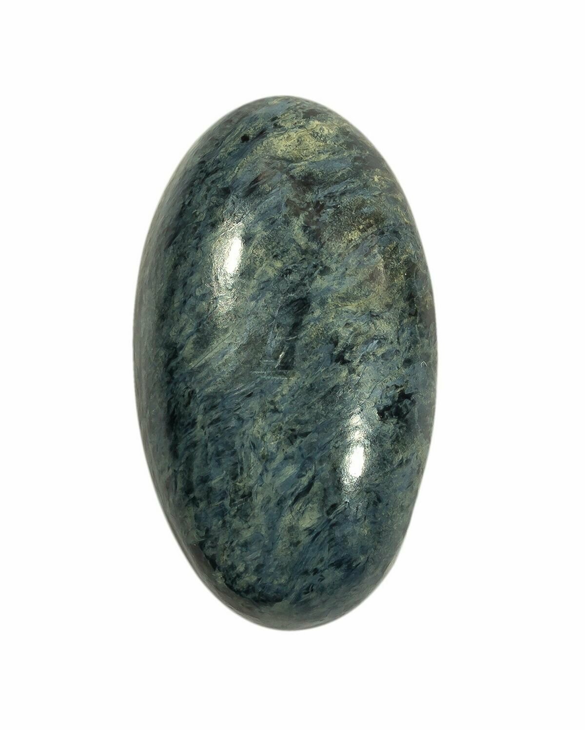 Кабошон из родусита размером 29х17х7 мм.