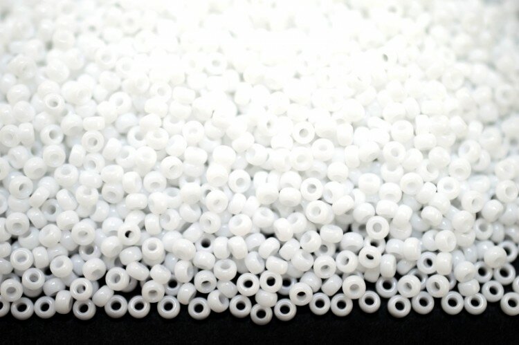 Бисер японский MIYUKI круглый 15/0 #0402 белый, непрозрачный, 10 грамм