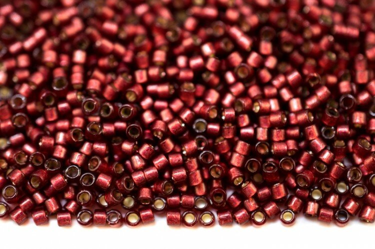 Бисер японский TOHO Treasure цилиндрический 11/0 #2113 молочный гранат, серебряная линия внутри, 5 грамм
