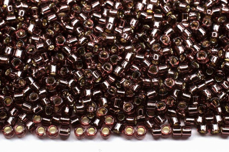 Бисер японский TOHO Treasure цилиндрический 11/0 #0026B аметист, серебряная линия внутри, 5 грамм