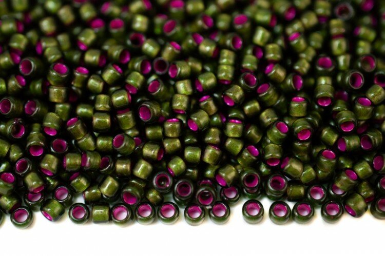 Бисер японский TOHO круглый 8/0 #2204 оливин/розовый матовый, окрашенный изнутри, 10 грамм