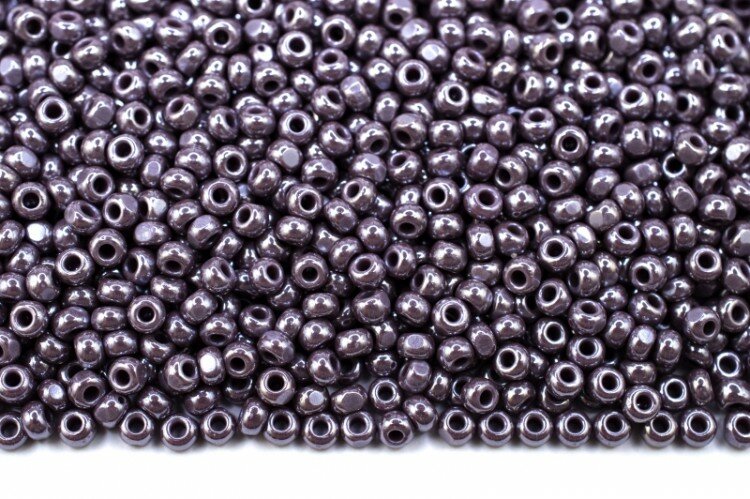 Бисер чешский PRECIOSA Граненый Шарлотта 8/0 28020 лиловый непрозрачный блестящий, около 10 грамм