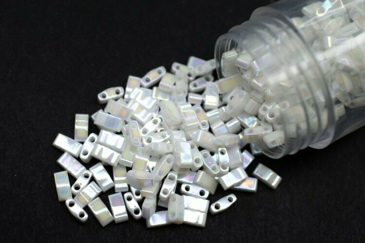 Бисер японский MIYUKI Half TILA #0471 белый, радужный непрозрачный, 5 грамм