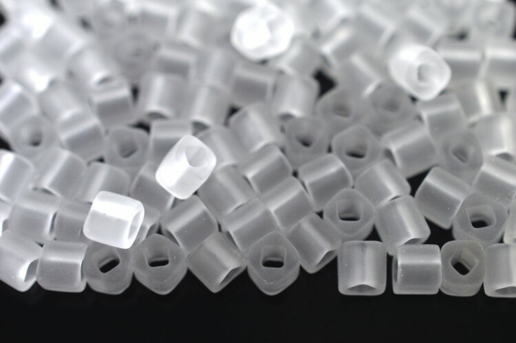 Бисер японский TOHO Cube кубический 4мм #0001F хрусталь, матовый прозрачный, 5 грамм