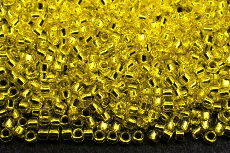 Бисер японский TOHO Treasure цилиндрический 11/0 #0032 лимон, серебряная линия внутри, 5 грамм