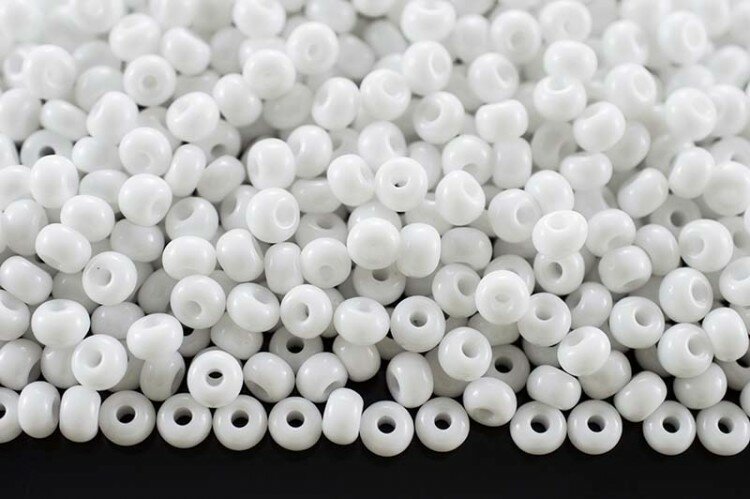 Бисер чешский PRECIOSA круглый 6/0 03050 белый непрозрачный, 50г