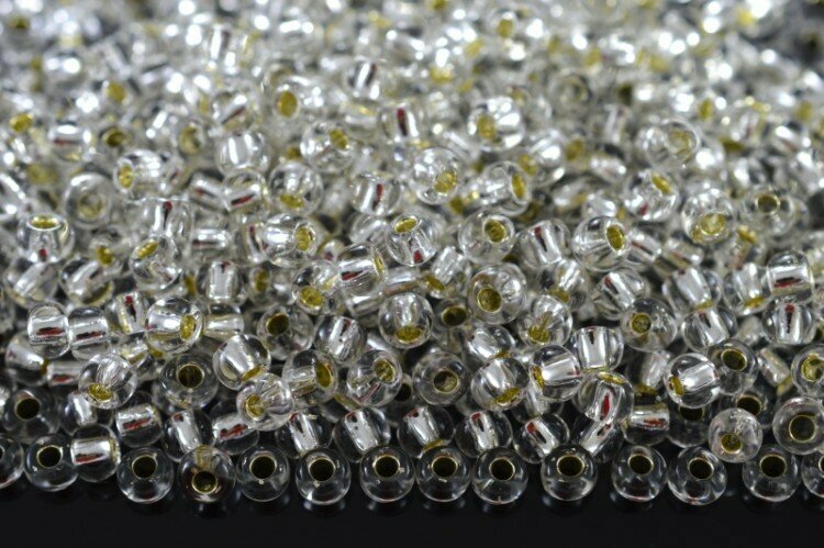 Бисер японский TOHO круглый 6/0 #0021 хрусталь, серебряная линия внутри, 10 грамм
