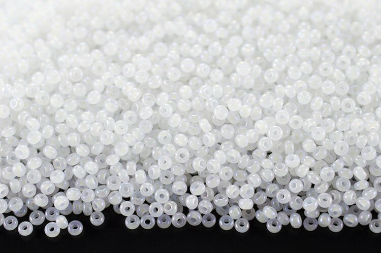 Бисер чешский PRECIOSA круглый 10/0 57205 белый радужный, 20 грамм