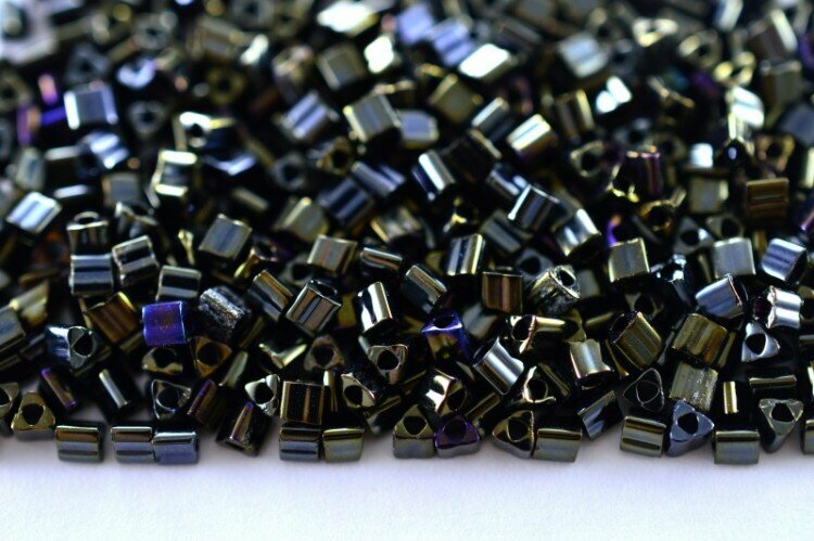 Бисер японский TOHO Triangle треугольный 11/0 #0083 коричневый, металлизированный ирис, 5 грамм