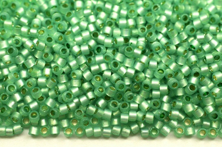 Бисер японский TOHO Treasure цилиндрический 11/0 #PF2103 Permanent Finish молочный перидот, серебряная линия внутри, 5 грамм