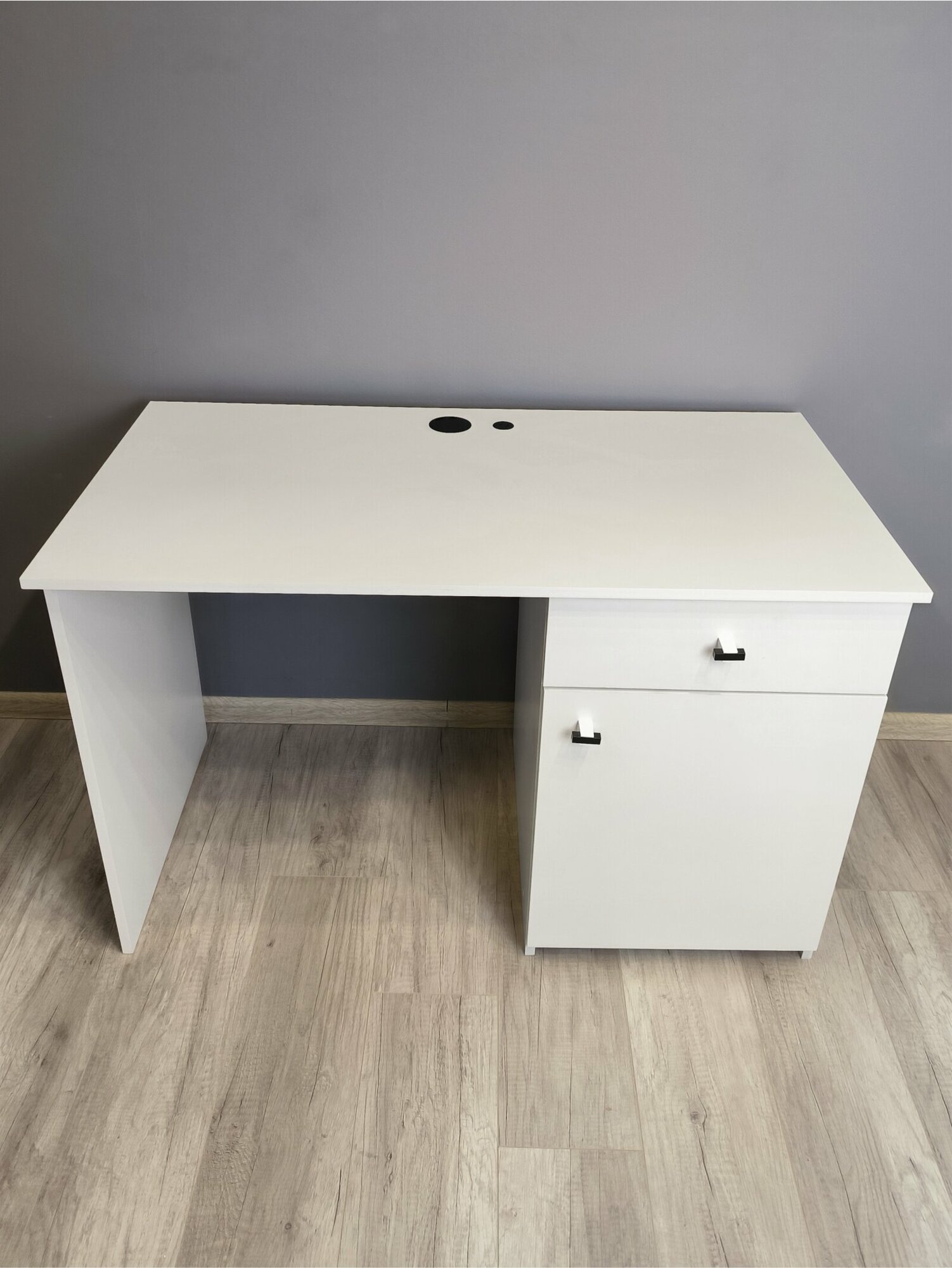 Стол компьютерный с ящиком полкой и USB-розеткой, цвет "Белый" ширина 110 см