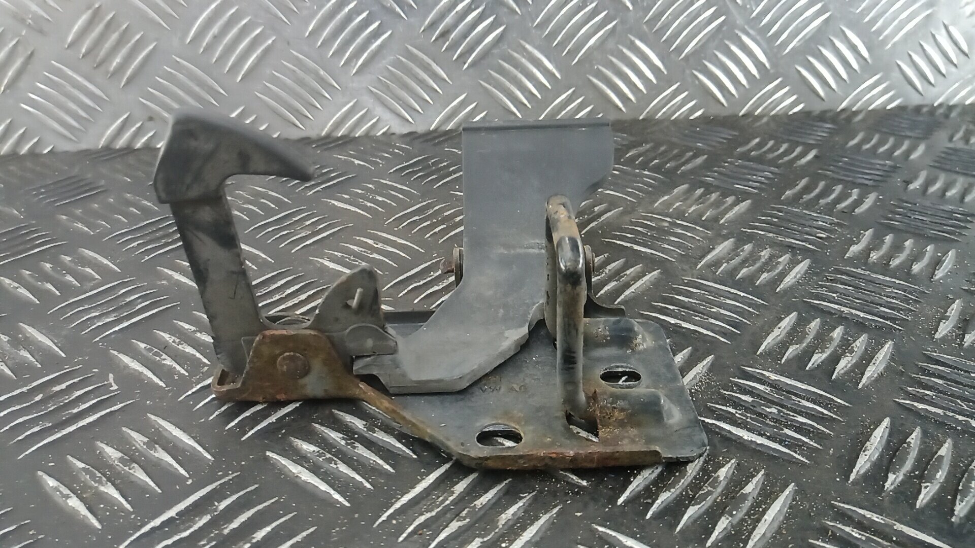 Замок капота VOLKSWAGEN TRANSPORTER T5, Номер 7H0823480C