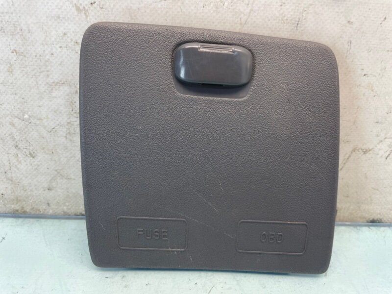 Б/У крышка предохранителей Kia Rio 2009 JB G4EE 49196 Hyundai-KIA арт. 847551G001XI, 847561G550XI