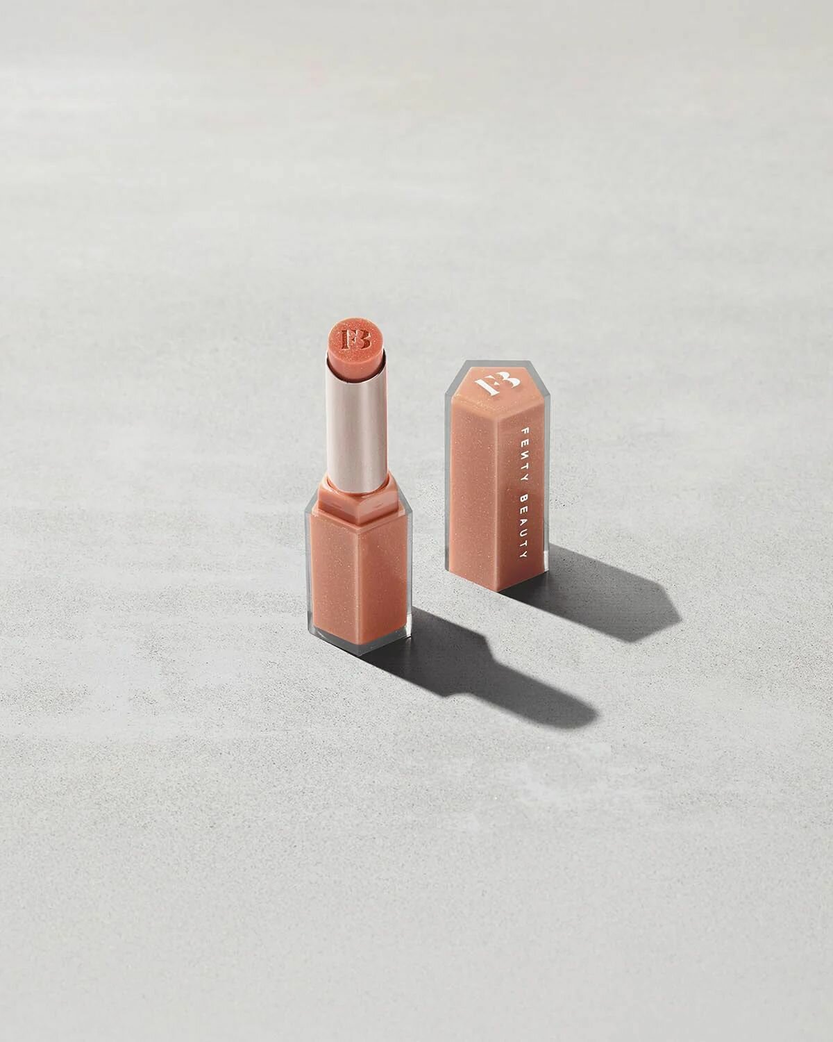 FENTY BEAUTY Помада для губ Gloss Bomb Stix High-Shine Gloss Stick, 3.6 гр - Shimmering Fenty Glow