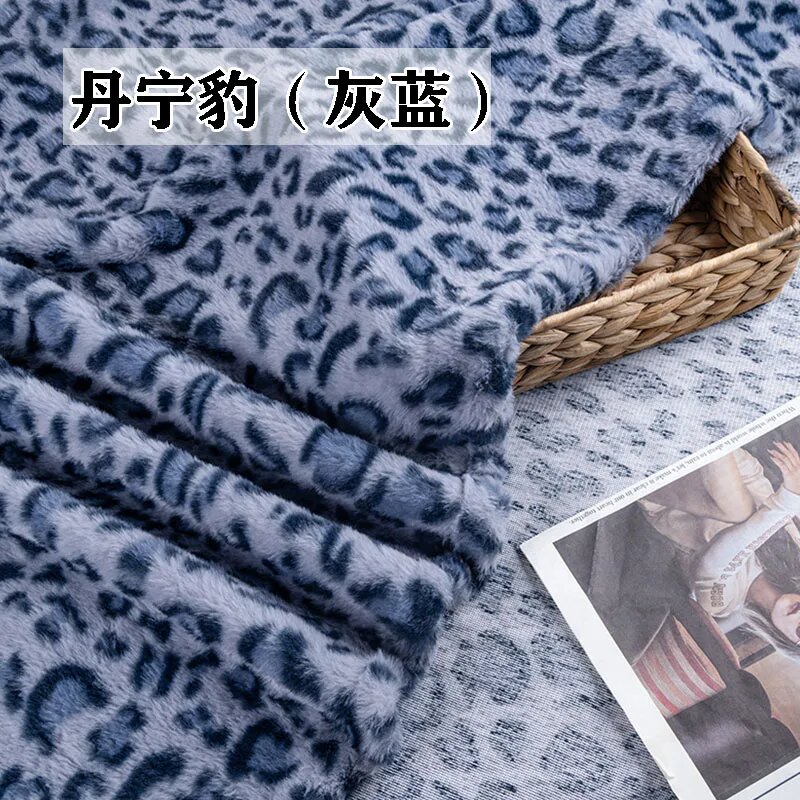 Плюшевая ткань с леопардовым принтом