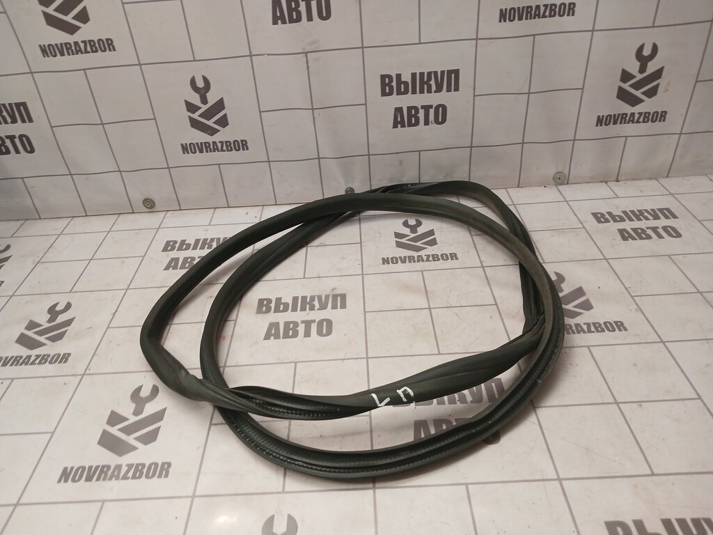 Уплотнитель Skoda Yeti 2009-2018
