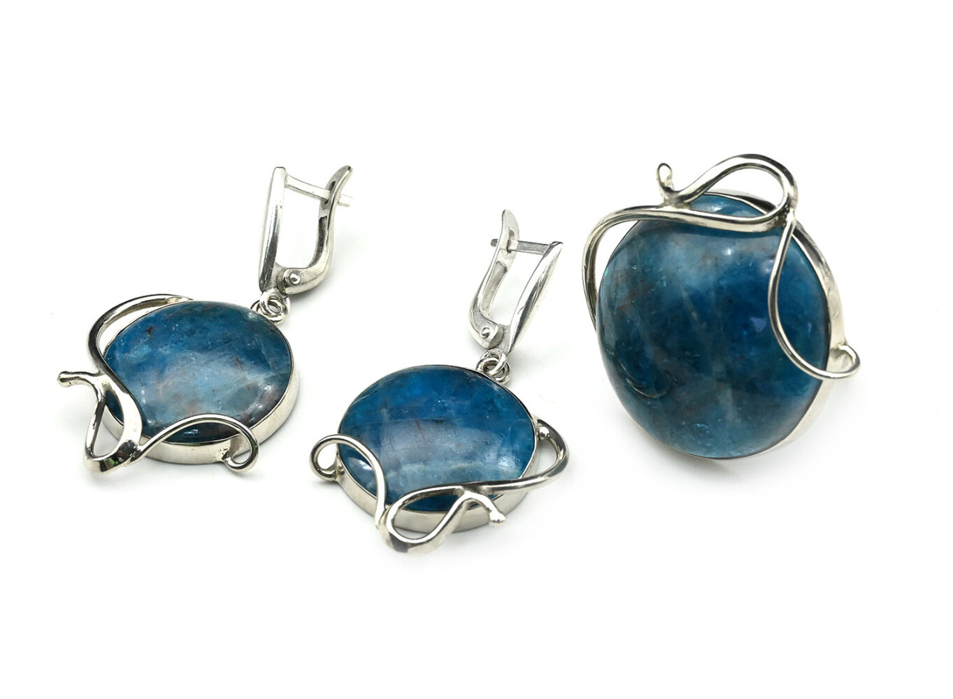 Комплект бижутерии: серьги, кольцо, апатит