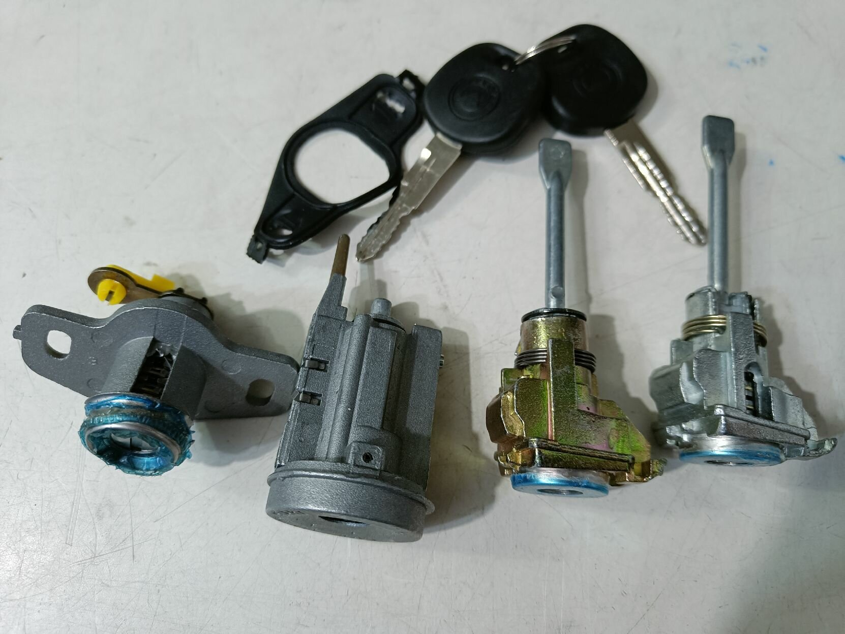 Комплект ключей и личинок Geely MK Cross [1.5 16V 5MT хетчбэк] 1018003964