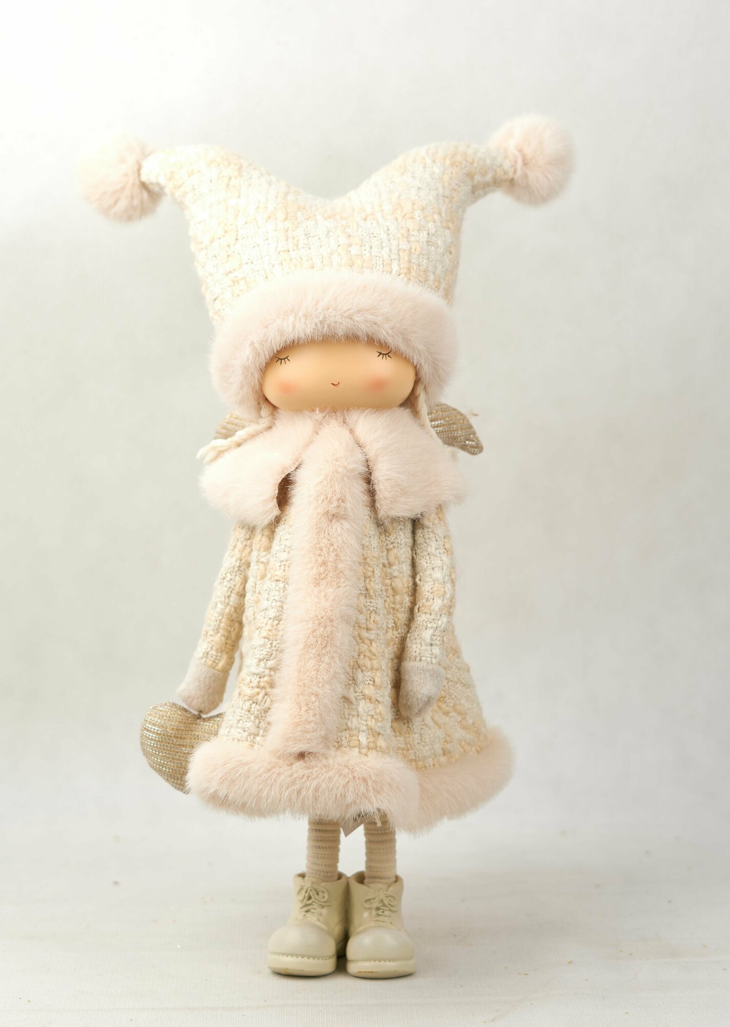 Фигурка декоративная Девочка с сердечком, высота 48 см, Country Artists