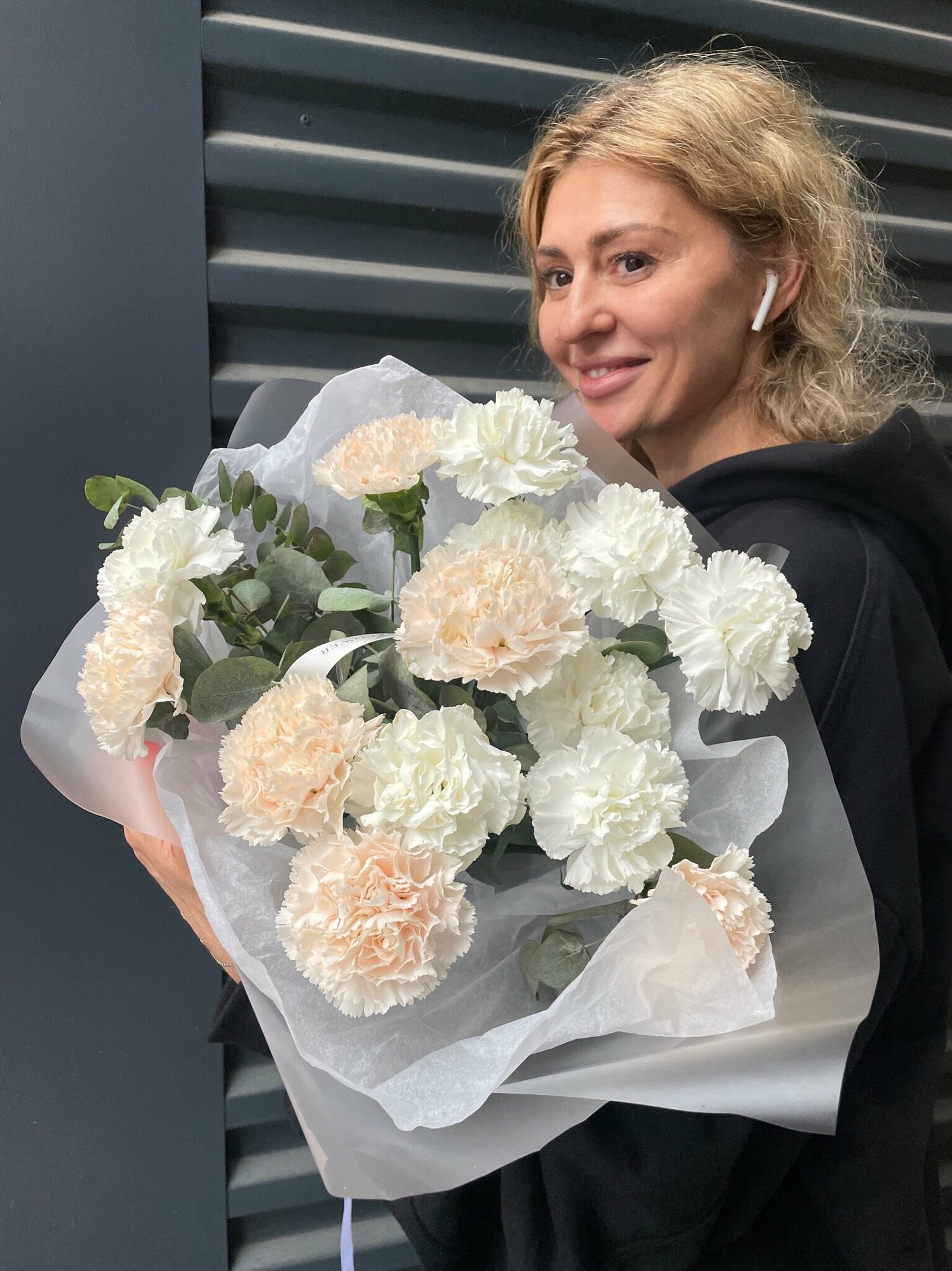 HIGH-FASHION букет "Любовь и голуби 3.0" - букет из белых и кремовых диантусов с эвкалиптом