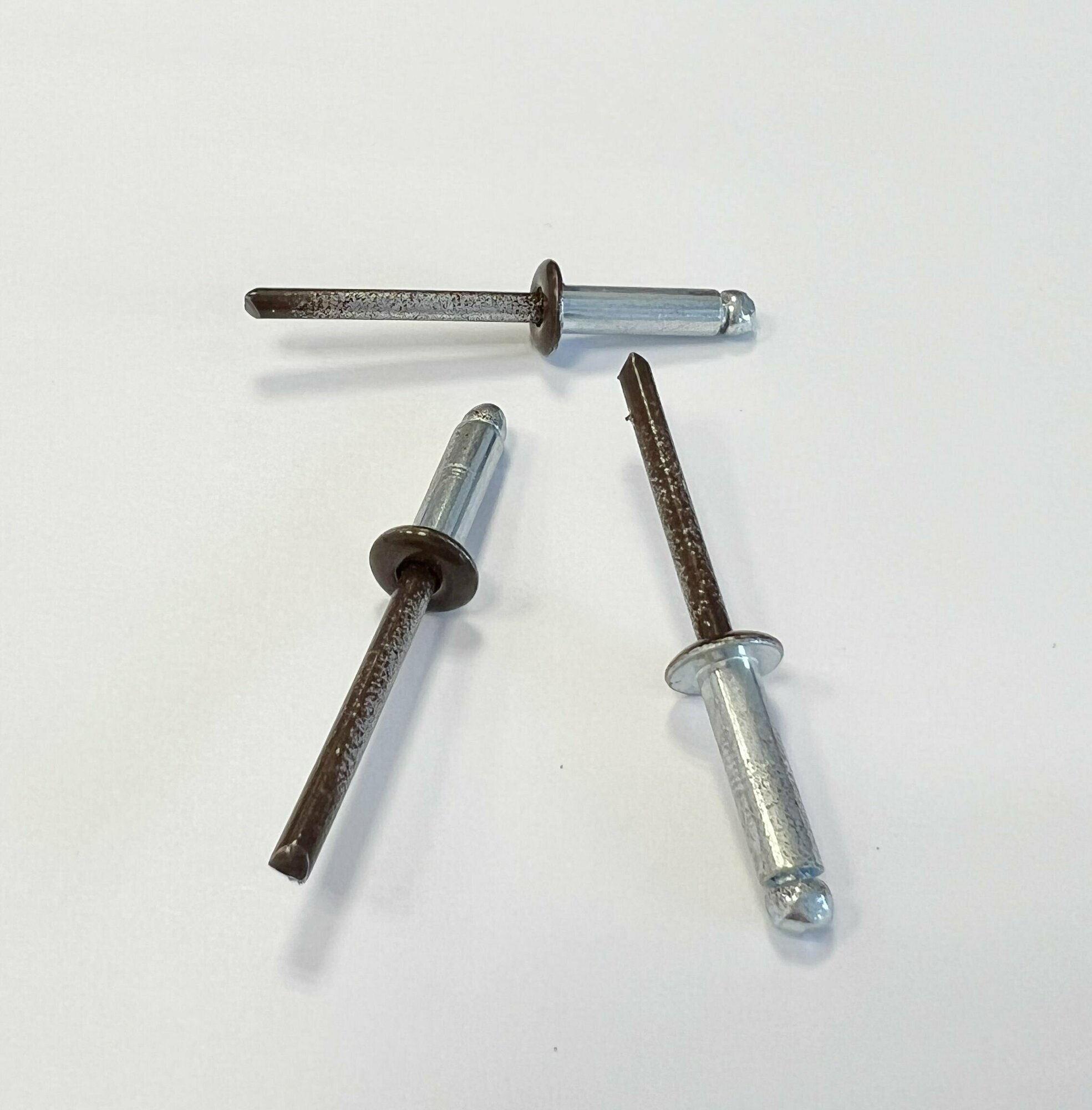 Комплект Заклепка вытяжная сталь 3.2*16 ral 8017, 20 ШТ.