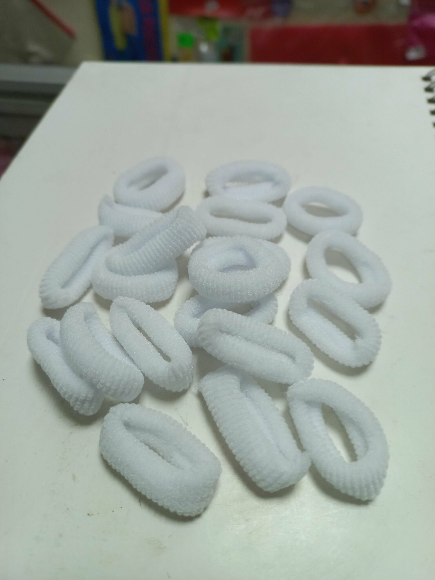 Набор резинок для волос, белых, 2.5 см диаметр.