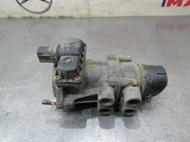 Кран тормозной главный Knorr-Bremse, MAN TGA, TGS, TGX / Дефект шпильки!!!