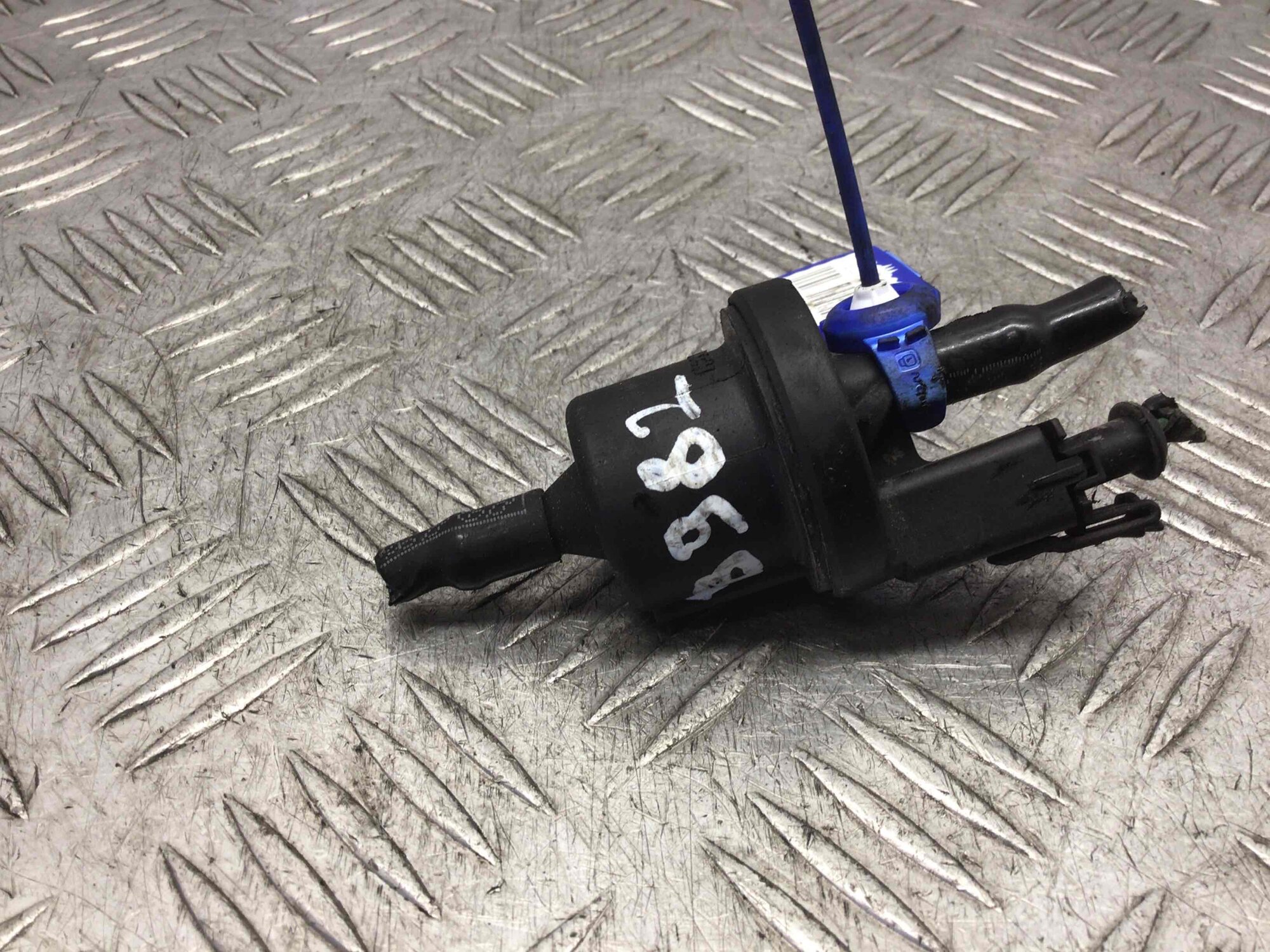 Б/У Клапан вентиляции топливного бака Ford Focus 2 поколение (2005-2008) 2005 г.