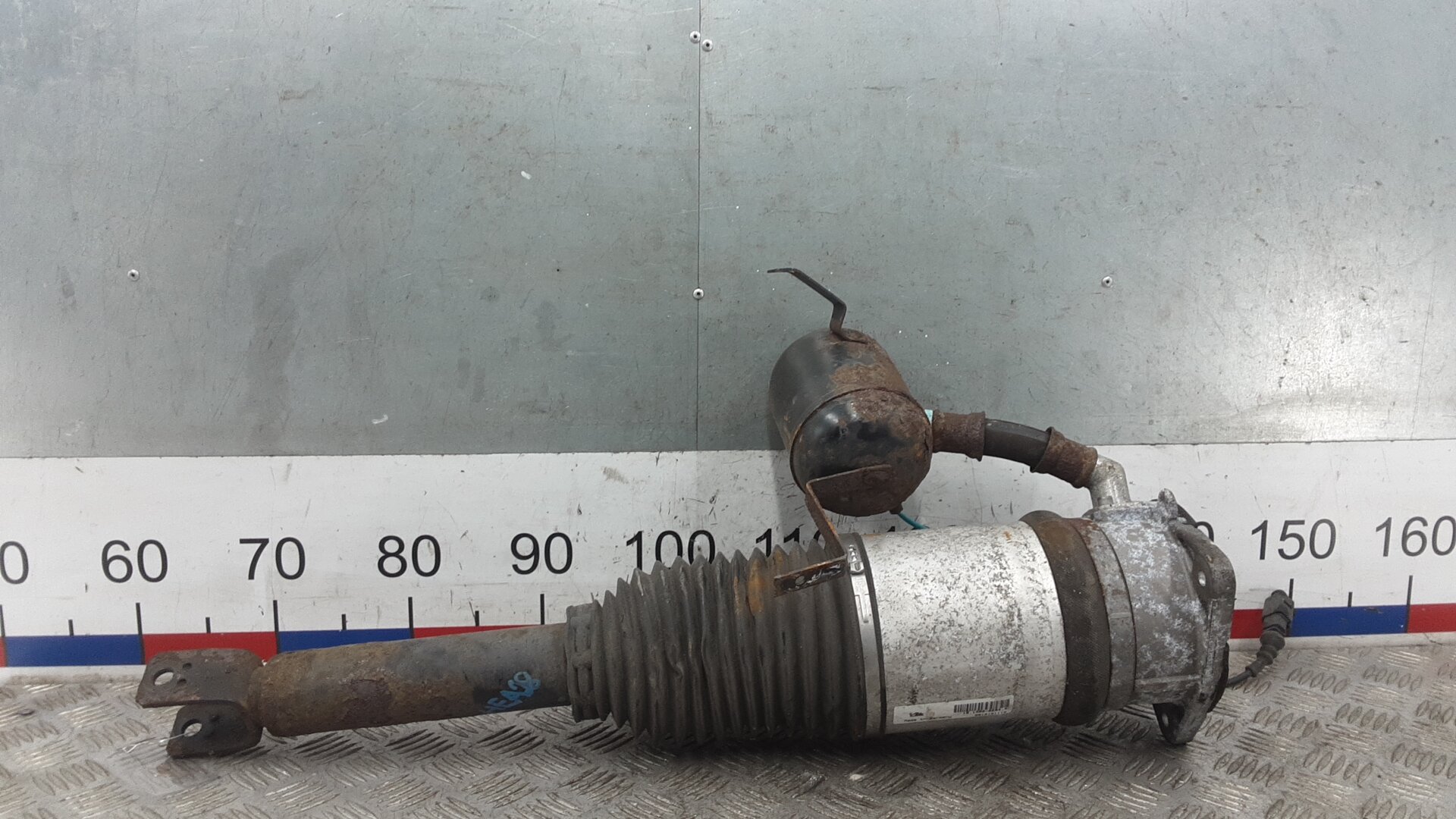 Стойка задняя правая AUDI A8 D3, Номер 4E0616002F