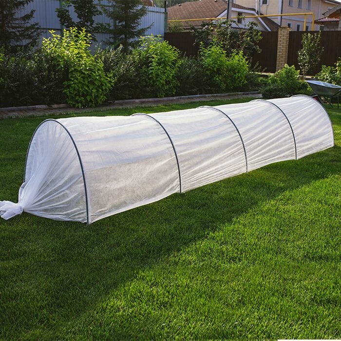 Парник садовый с дугами и материалом 4 м (дуга пнд 16 мм / 2,5м / 5 шт, укр 42 гр/м2) форма 'подкова' `Урожайная сотка`