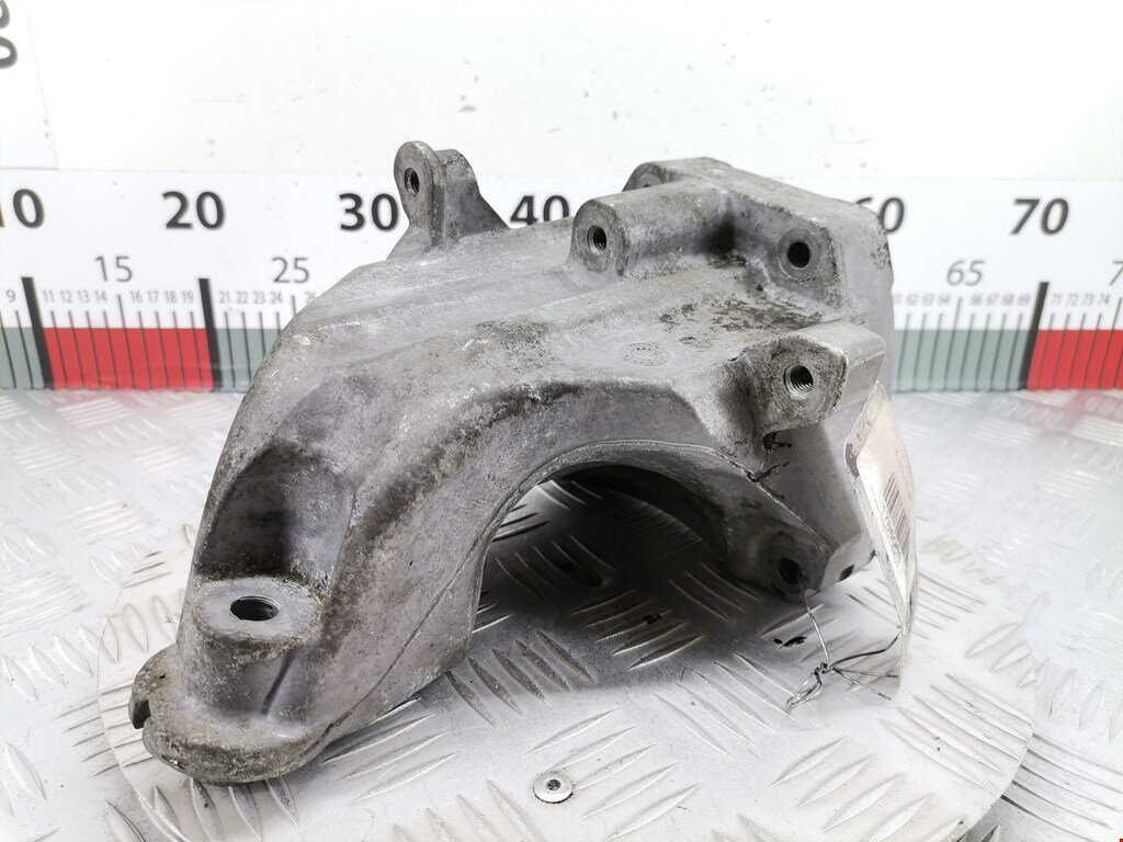 Кронштейн (крепление лапа) двигателя Mercedes Sprinter 2 (W906) A6512231704 арт. 1788068