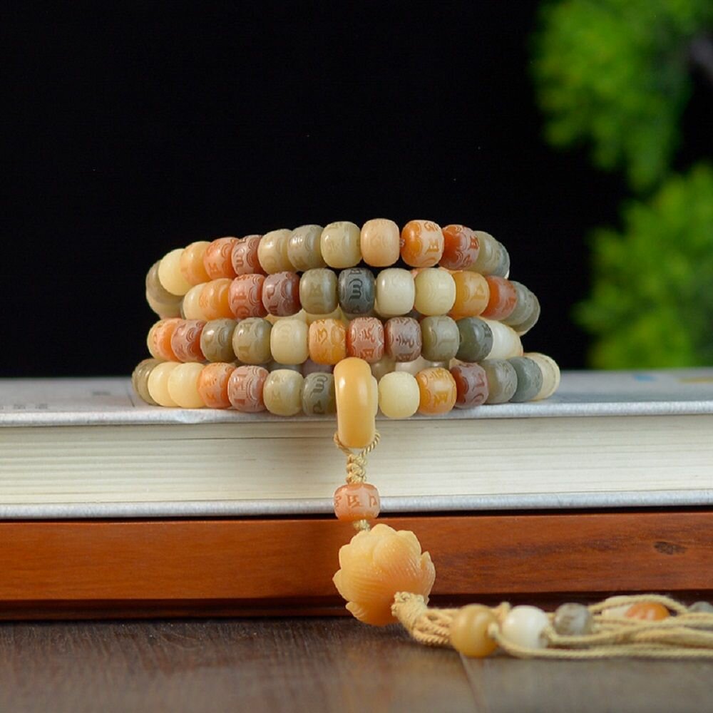 Буддийские Четки "Ом Мани Падме Хум" 108 бусин, корень Боддхи (7*10 мм)