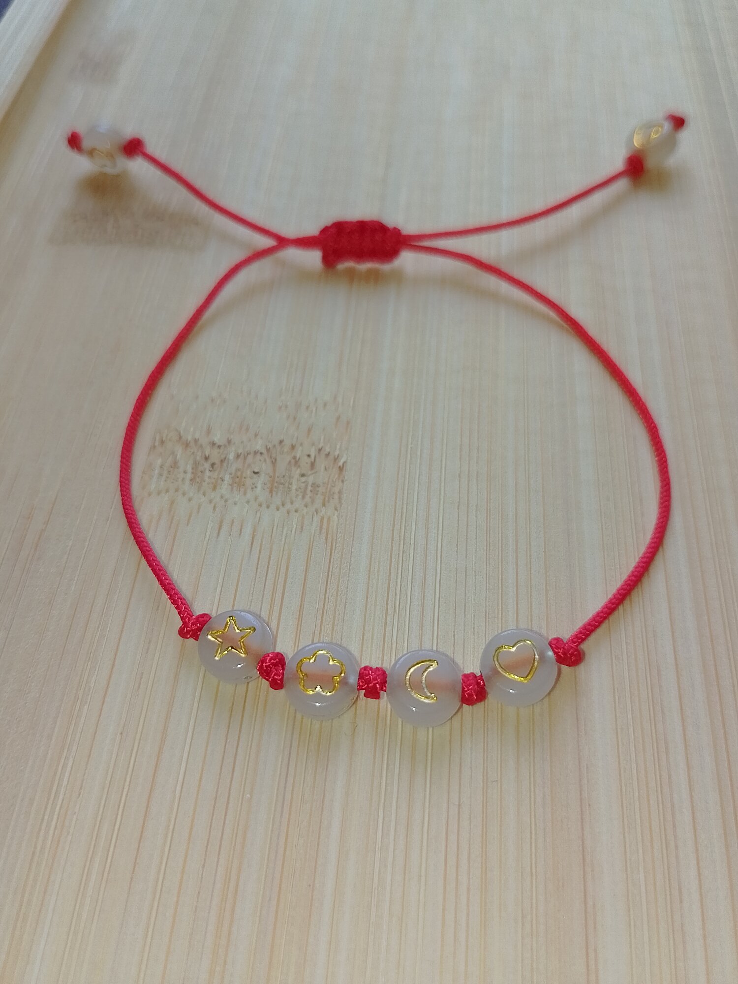 Браслет-нить, пластик