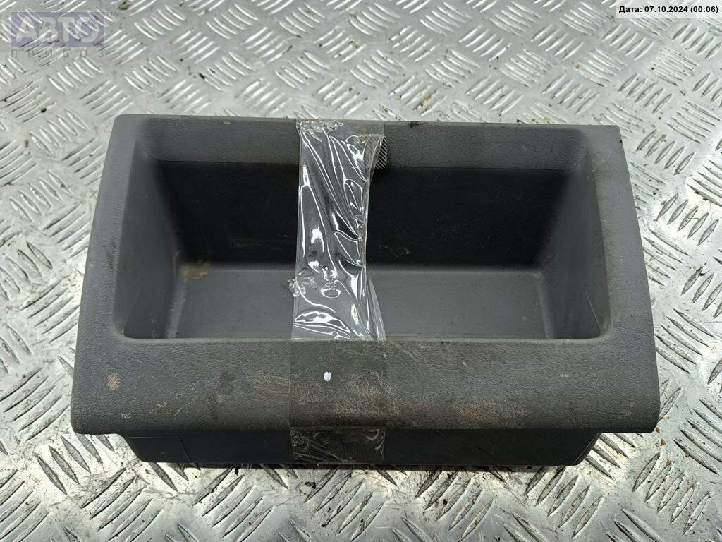 Корпус блока предохранителей Volkswagen Passat B3