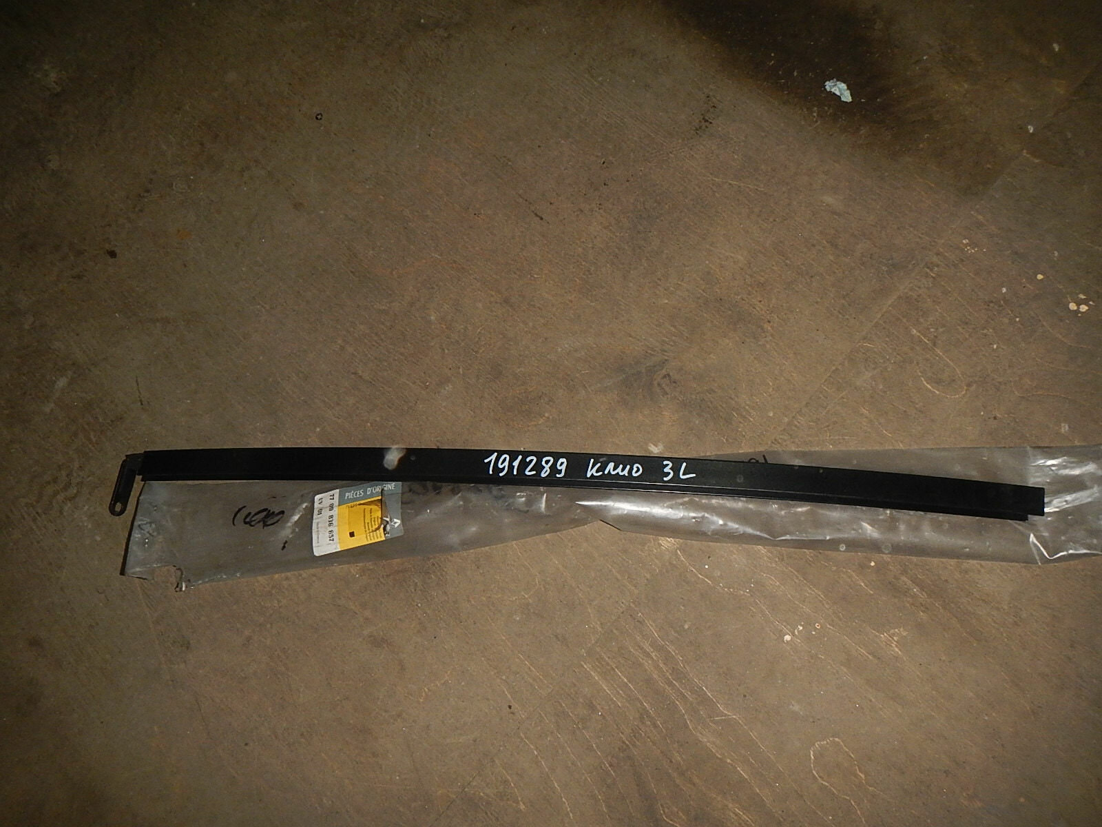 Б/У Направляющая стекла двери задняя левая, Renault (Рено)-Символ RENAULT CLIO/SYMBOL (98-08) Новая 191289 RENAULT арт. ...