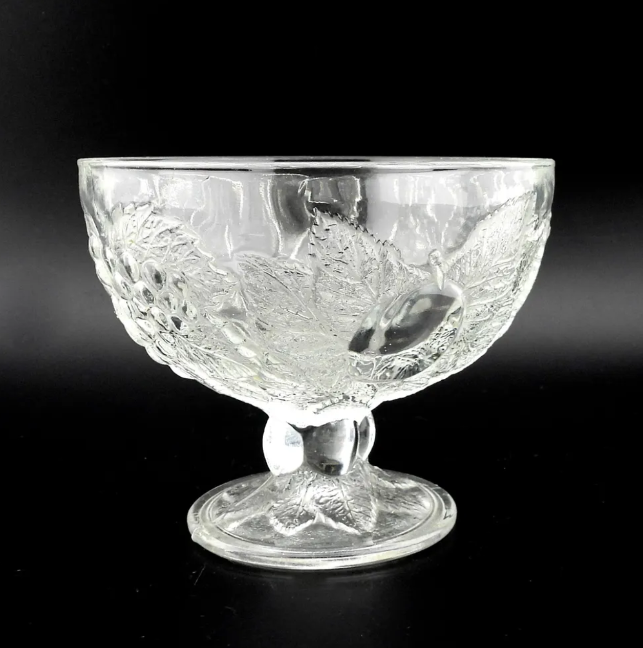 Ваза конфетница ягоды прессованное стекло