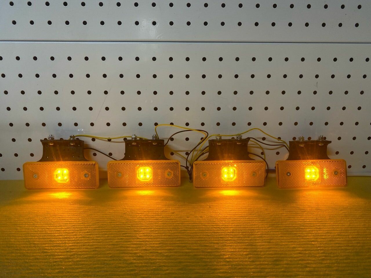 Фонарь габаритный LED (комплект 4 штуки) универсальный