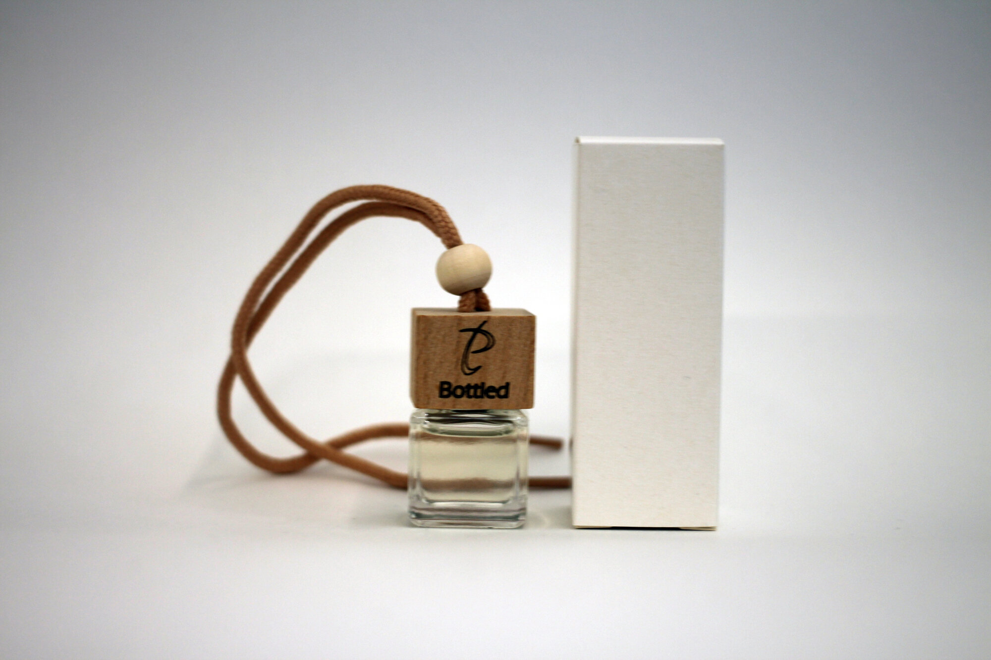 Автопарфюм Boss Bottled Hugo Boss — это аромат для мужчин, он принадлежит к группедревесные пряные.