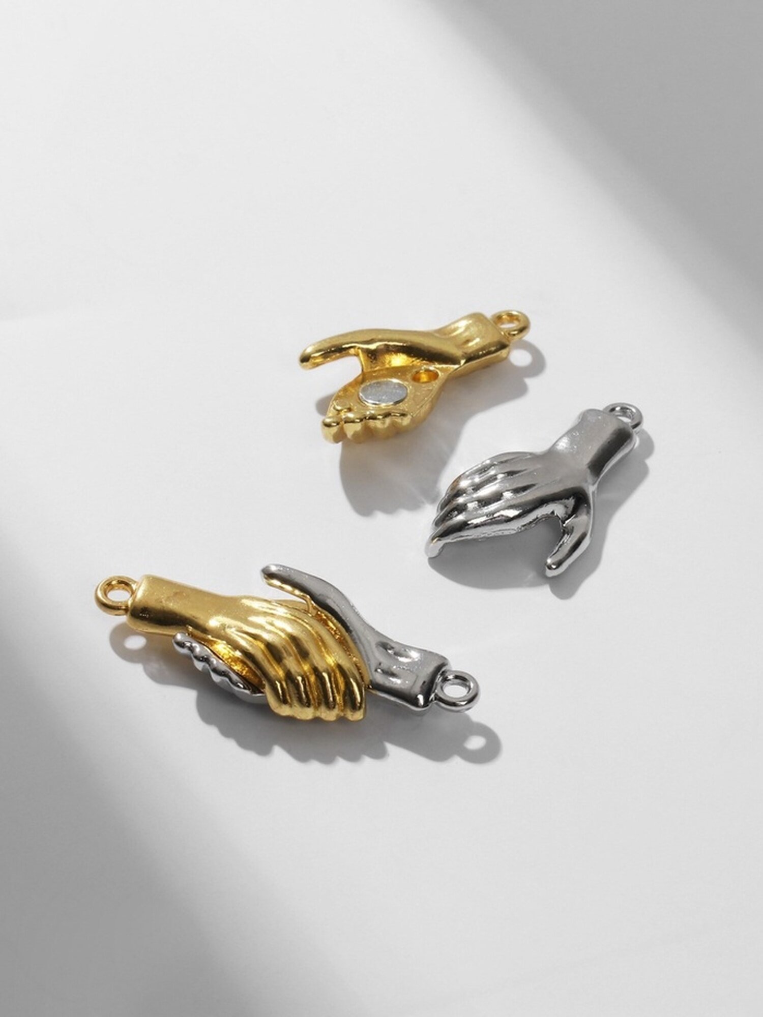 Замок Queen Fair «Руки», магнитный, металл, серебристый/золотой, 2 шт.