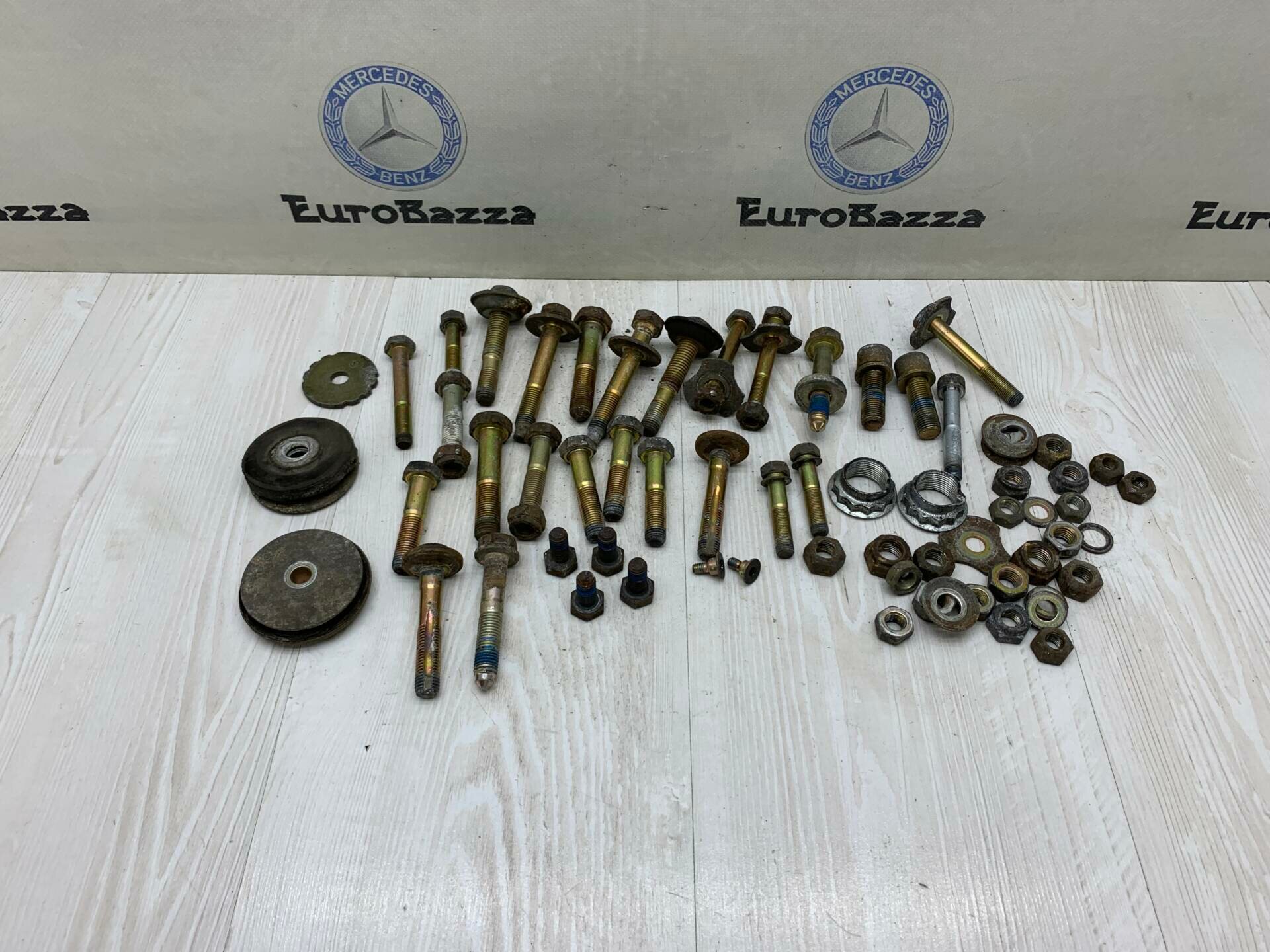 Болты подвески заднего моста Mercedes W210 A2109900504