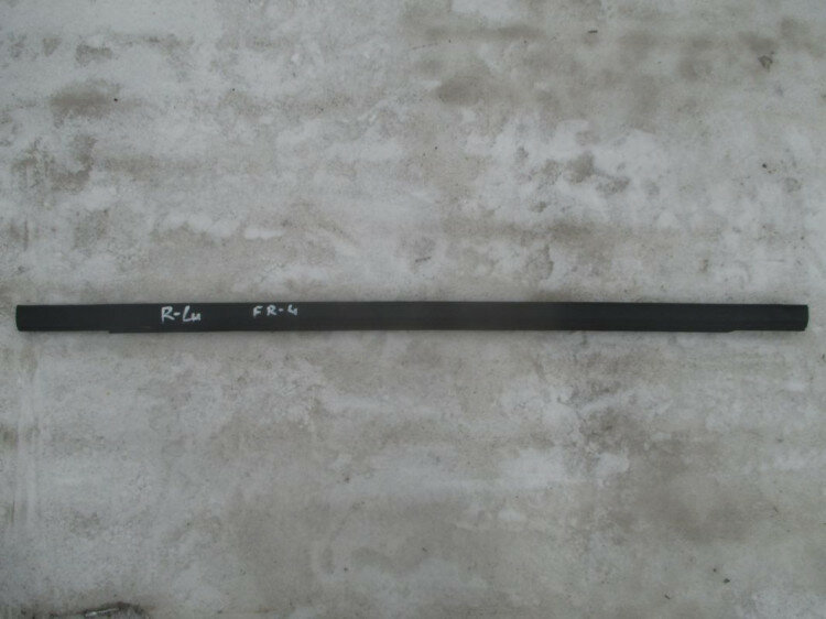 Уплотнитель стекла двери задней левой наружный 8A61A25605BF 1619595 Форд Фиеста Mk6 с 2012г, -