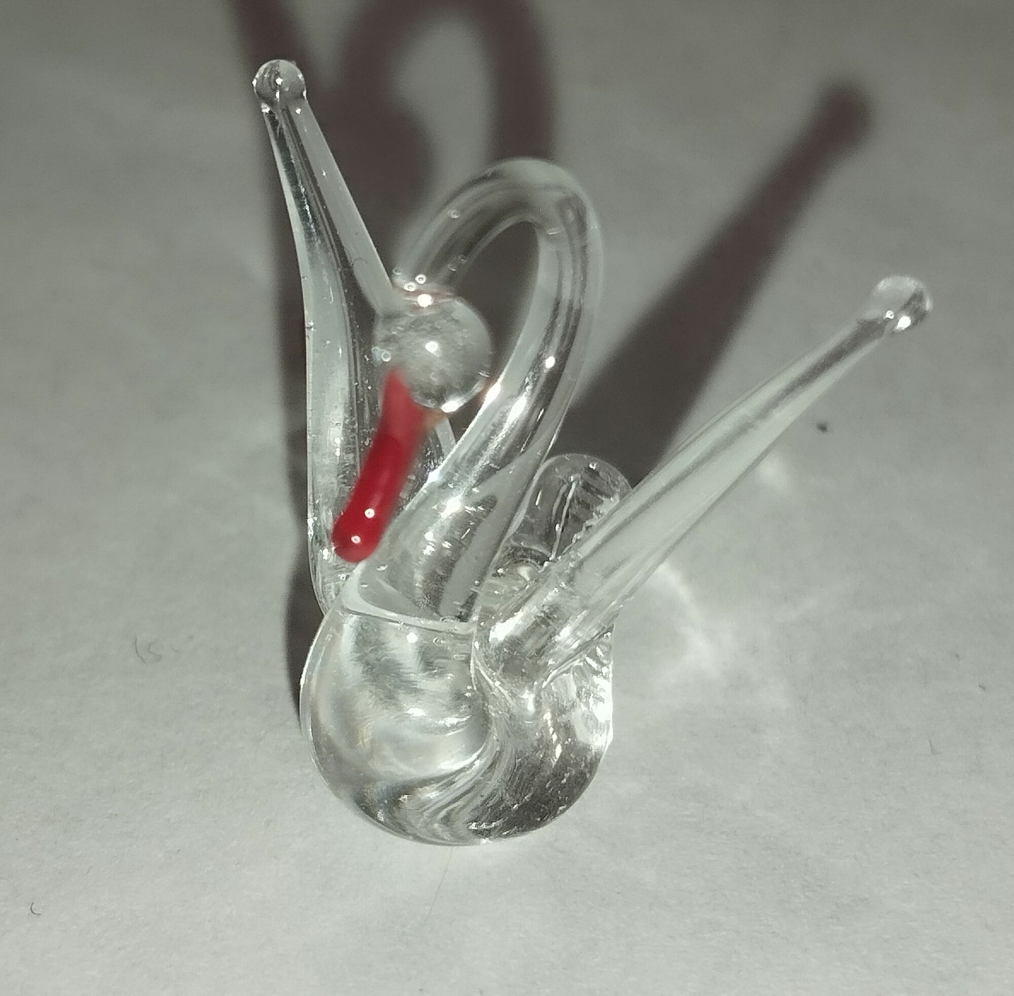 Стеклянная микро фигурка лебедь