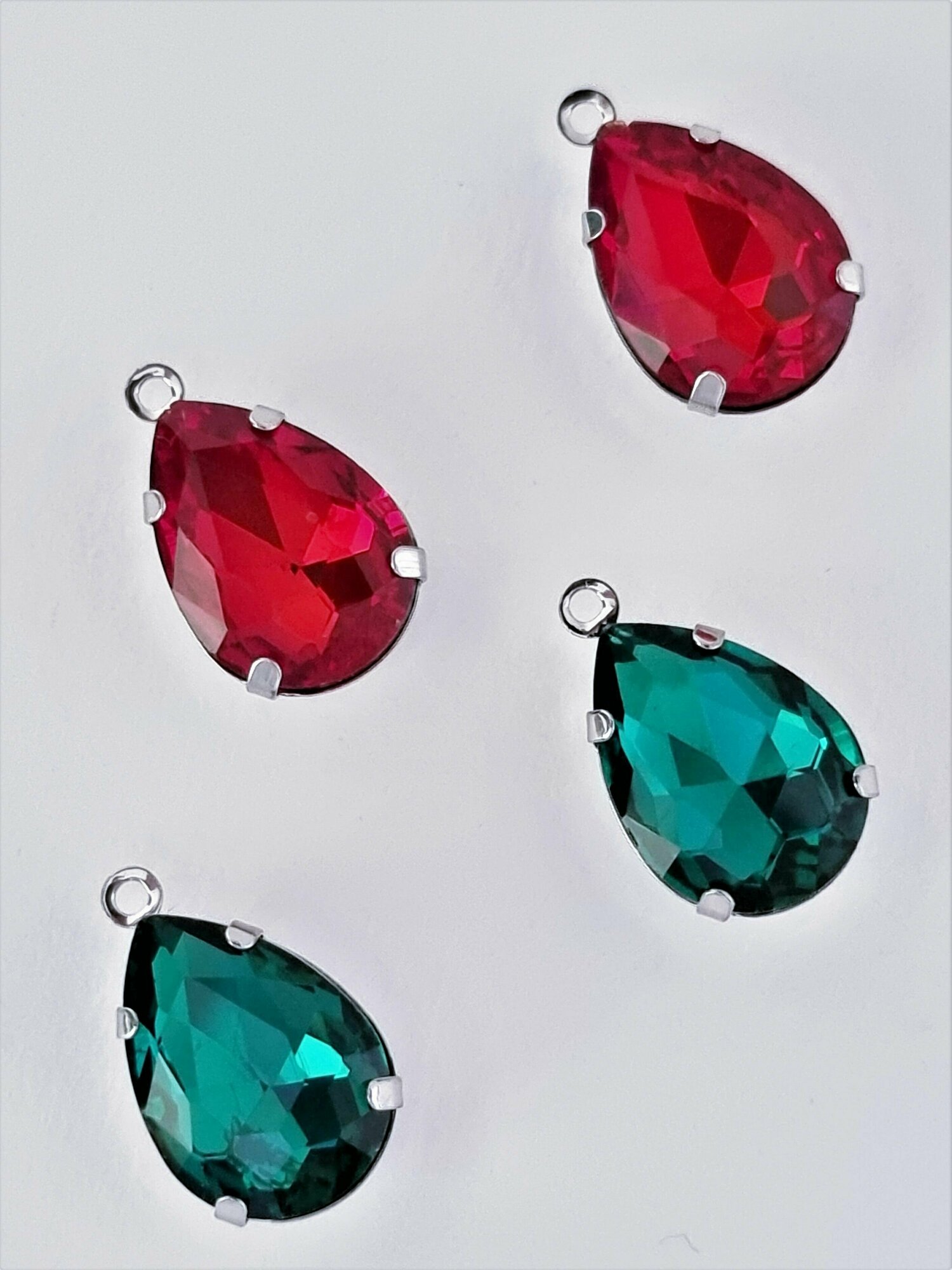 Стразовые подвески-капли. 20х13мм. Красные и Зеленые.
