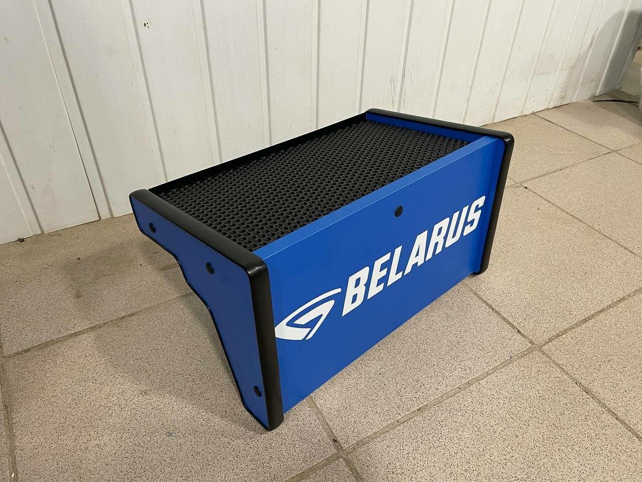 Полка-столик в трактор МТЗ на пластиковую квадратную панель (полка на приборку МТЗ), Синяя