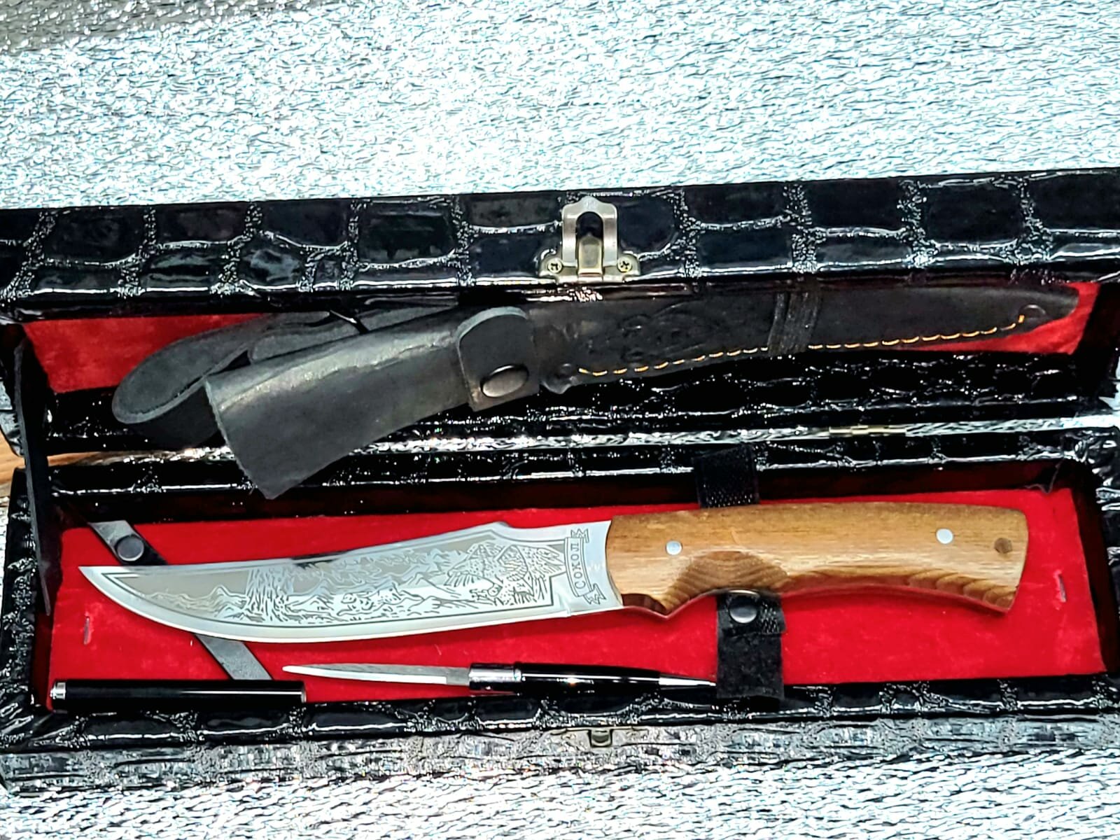 Нож туристический разделочный Сокол 2 в чехле ножнах и подарочный черный кожаный футляр , ручка нож в подарок