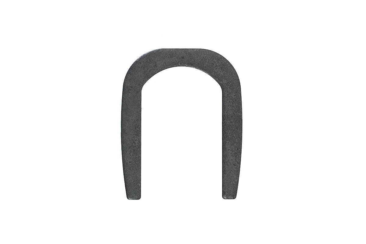 Скоба подходит для перфоратора ИНТЕРСКОЛ П-22/650ЭР, П-24/700ЭР, П-24/700ЭР-2, П-26/800ЭР (s/n 426.****), П-26/800ЭР (s/n 68.****), П-30/900ЭР