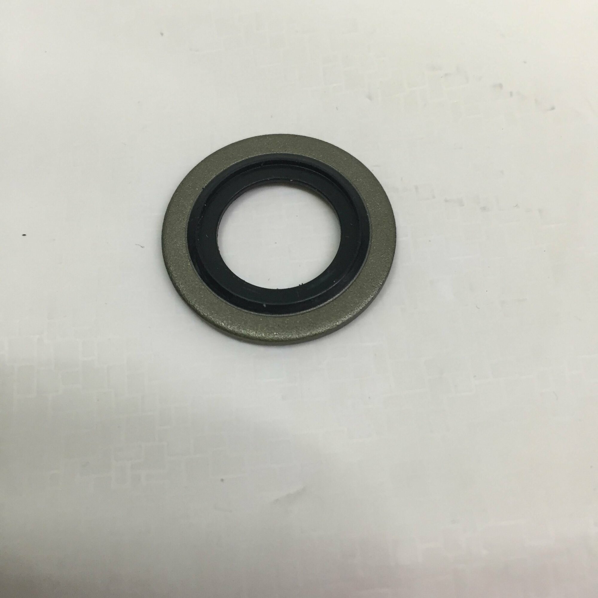 Прокладка сливной пробки поддона двигателя 8200641648 LADA Largus Vesta X-RAY RENAULT Duster OEM 110265505R