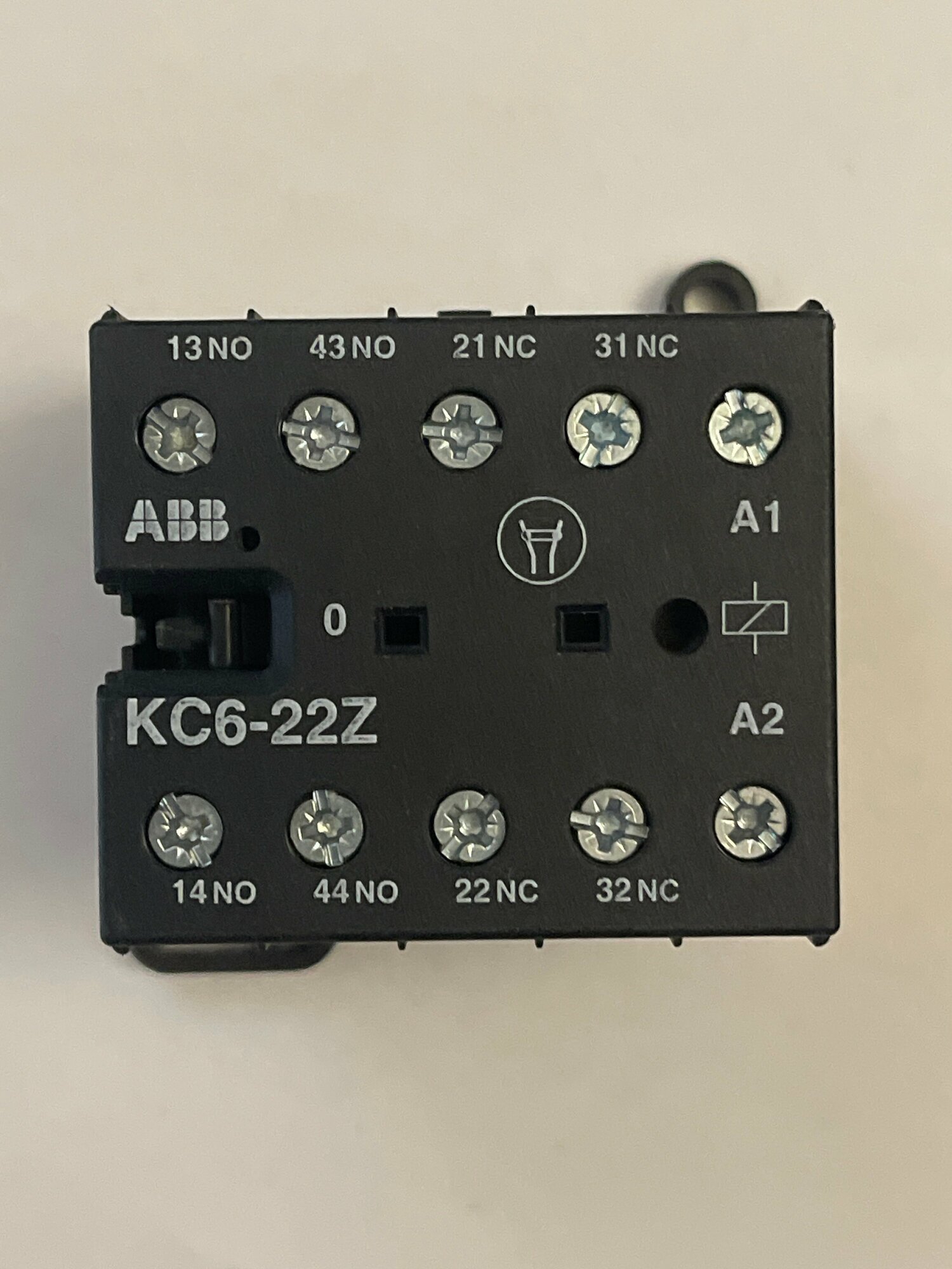 Мини-Контактор ABB KC-22 Z, 3 A, 2 NO+2 NC, катушка 220-240V, DC винтовой зажим