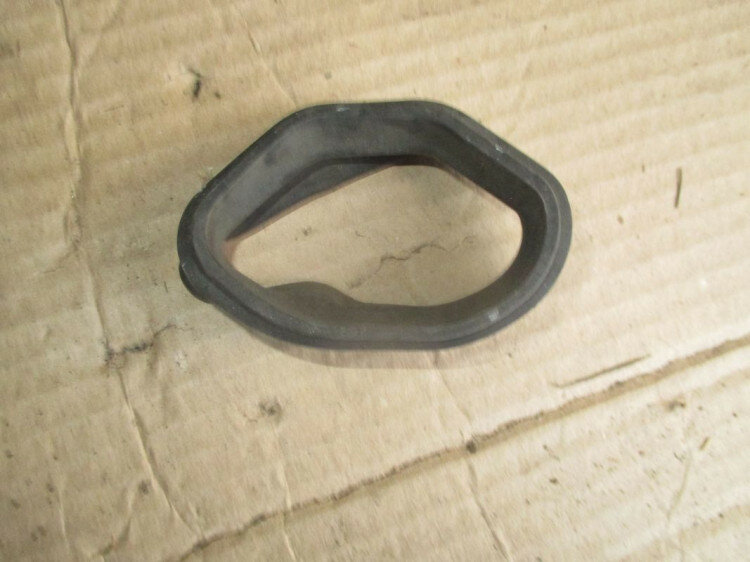 Уплотнитель XS41F27251AB Форд Фокус 1 USA